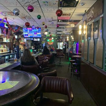 BAZIL’S PUB & PROVISIONS - Updated December 2025 - 42 Photos & 48 ...