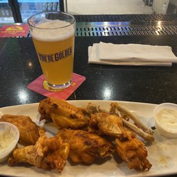 TAVERN 22 - Updated July 2025 - 23 Photos & 24 Reviews - 3401 Northern ...