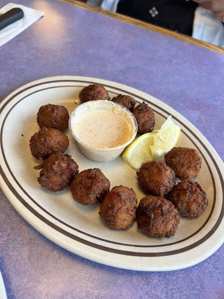 THE CAPTAIN’S CAP - Updated October 2025 - 33 Photos & 41 Reviews ...