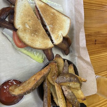 THE BOOZY PIG - Updated July 2025 - 546 Photos & 219 Reviews - 3255 ...