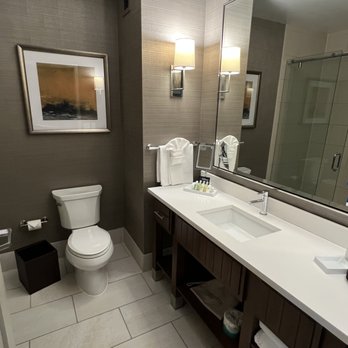 DOUBLETREE BY HILTON HOTEL READING - Updated October 2025 - 275 Photos ...