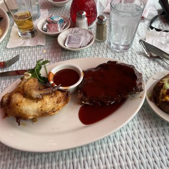 MONTGOMERY INN - THE BOATHOUSE - Traditional American Restaurant in ...