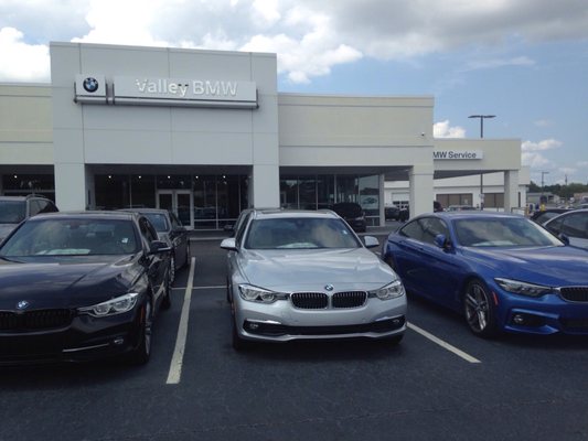 VALLEY AUTO WORLD INC VALLEY BMW - Updated December 2025 - 33 Photos ...