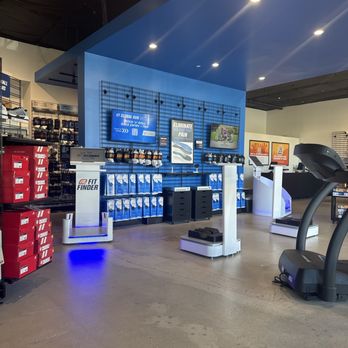 ROAD RUNNER SPORTS - Updated January 2026 - 2001 N Sepulveda Blvd ...