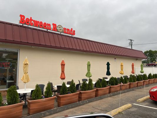 BETWEEN ROUNDS BAGEL DELI & BAKERY - Updated December 2025 - 128 Photos ...