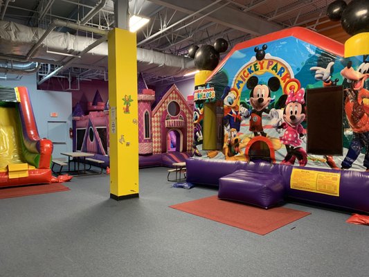 INFLATABLE WONDERLAND - 93 Photos & 78 Reviews - 11200 Lakeline Mall Dr ...