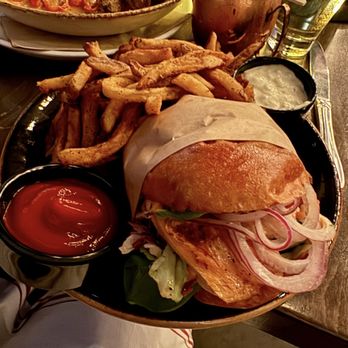 VON’S 1000 SPIRITS - Updated July 2024 - 3940 Photos & 3191 Reviews ...