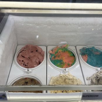 MAD DOG’S CREAMERY & DONUTS - Updated April 2025 - 229 Photos & 229 ...