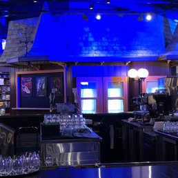 SLUGGERS WORLD CLASS SPORTS BAR - Updated October 2025 - 212 Photos ...