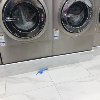 LAUNDRY WORLD - Updated December 2025 - 18 Photos & 11 Reviews - 6165 N ...