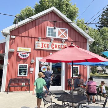 LITTLE RED BARN ICE CREAM CAFE - Updated November 2024 - 117 Photos ...