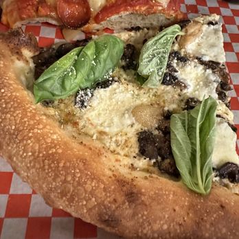 DANNY BOY’S FAMOUS ORIGINAL PIZZERIA - Updated July 2024 - 341 Photos ...