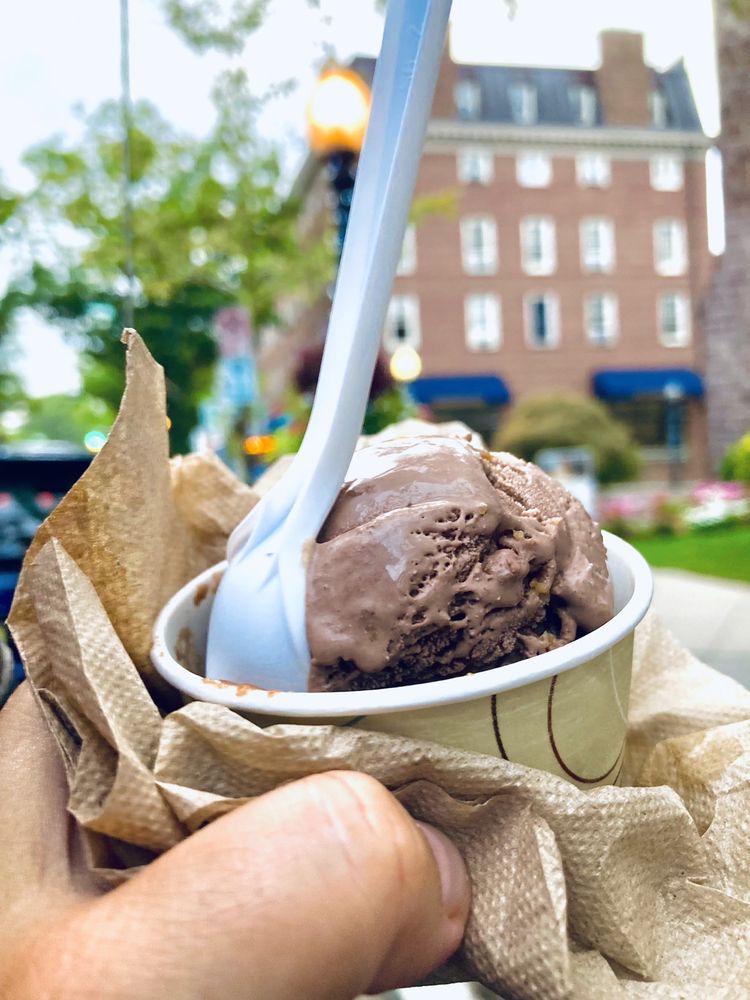 HALO PUB - Updated May 2025 - 276 Photos & 532 Reviews - 9 Hulfish St ...