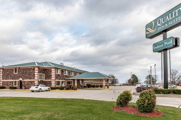 QUALITY INN & SUITES - Updated May 2025 - 21 Photos & 18 Reviews - 383 ...