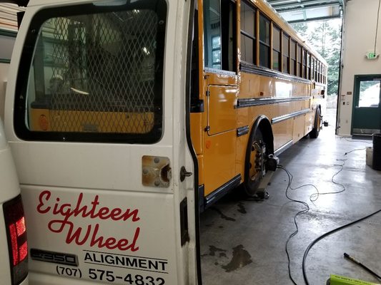 EIGHTEEN WHEEL MOBILE AND ALIGNMENT - Updated December 2025 - 17 Photos ...