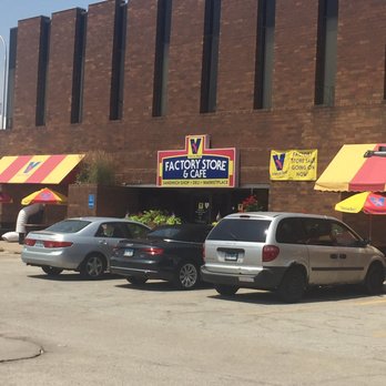 VIENNA BEEF FACTORY STORE AND DELI - CLOSED - Updated November 2024 ...