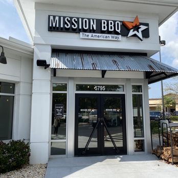 MISSION BBQ - Updated May 2025 - 25 Photos & 39 Reviews - 5795 Airport ...
