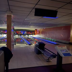 BOWLERO PITTSBURGH - Updated October 2025 - 24 Photos - 2440 Noblestown ...