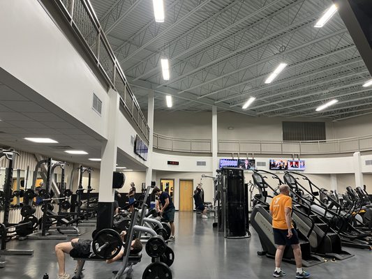 VETERAN’S MEMORIAL COMMUNITY CENTER - Updated November 2025 - 32 Photos ...