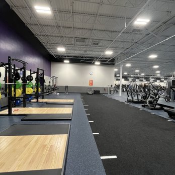 CRUNCH FITNESS - SHAWNEE - Updated December 2025 - 11 Reviews - 11311 W ...