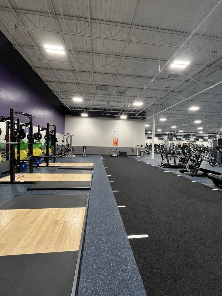 CRUNCH FITNESS - Updated August 2025 - 11311 Shawnee Mission Pkwy ...