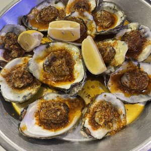 BLUE COAST JUICY SEAFOOD - 108 Photos & 126 Reviews - 8215 E 71st St ...
