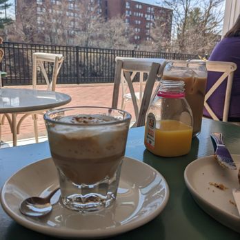 TWO BEES CAFE AND PATISSERIE - Updated December 2024 - 43 Photos & 25 ...