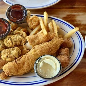 RUSTY HOOK BAR & GRILL - Updated December 2025 - 57 Photos & 40 Reviews ...