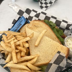 ISLAND SOCIAL KITCHEN & BAR - Updated December 2025 - 13 Photos - 1855 ...