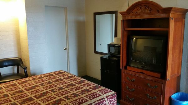 BORDER MOTEL - Updated December 2025 - 10 Photos - 120 E 4th St ...