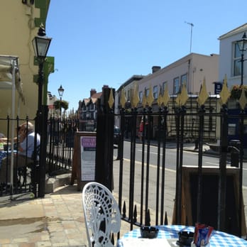 THE QUEENS BAR AND RESTAURANT - Updated December 2024 - 43 Photos & 43 ...