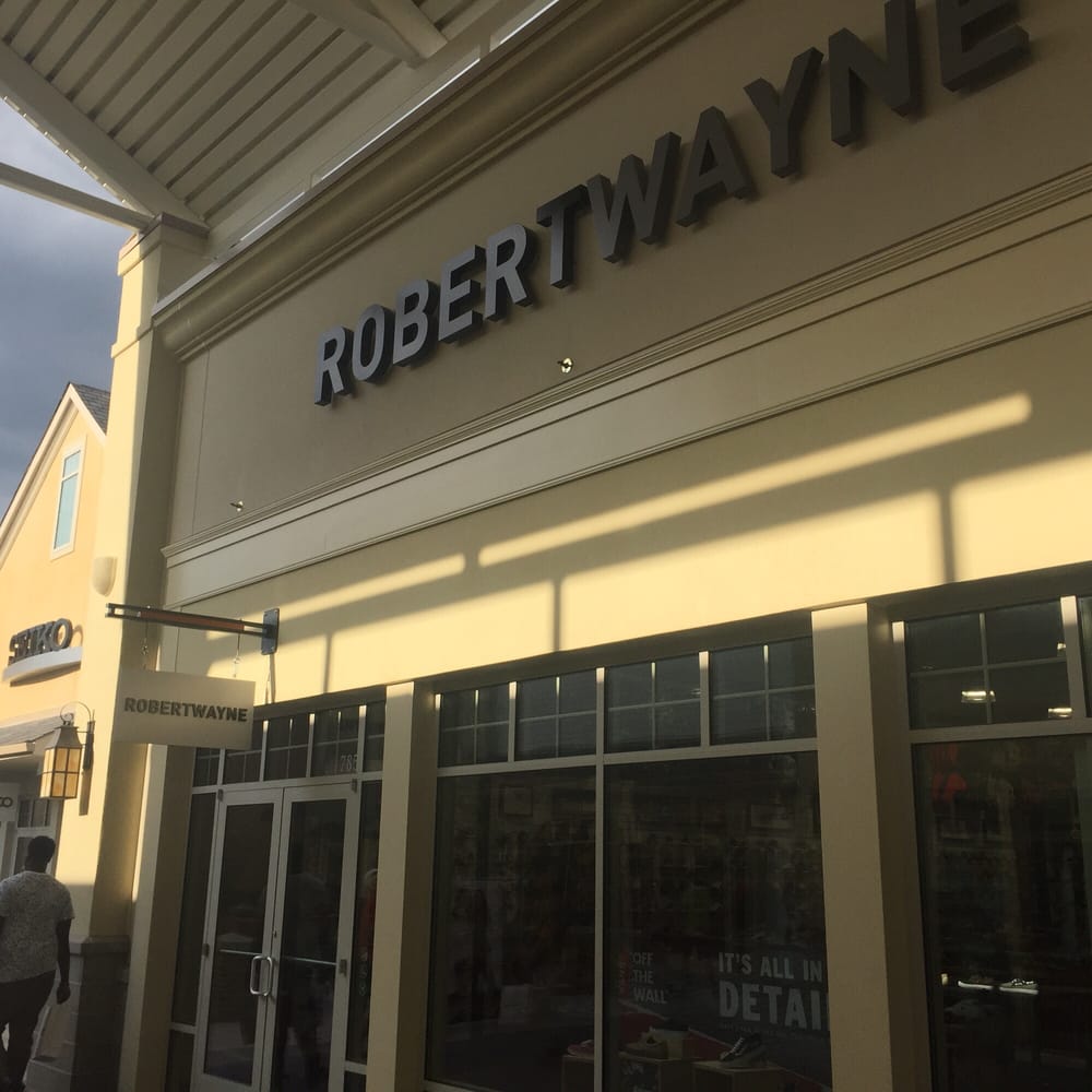 ROBERT WAYNE FOOTWEAR - 100 Premium Outlets Dr, Gloucester Township ...