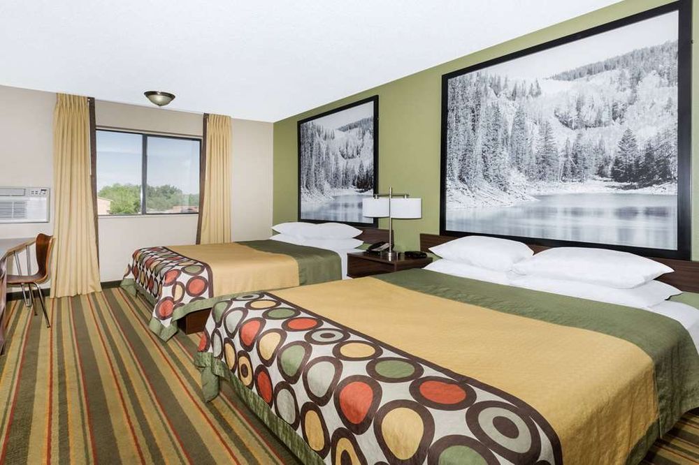 SUPER 8 BY WYNDHAM MONTROSE - Updated July 2024 - 43 Photos & 39 ...