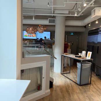 NUTBAR - Updated December 2025 - 57 Photos & 54 Reviews - 1240 Yonge ...