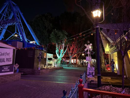 CASTLE PARK - Updated August 2025 - 706 Photos & 851 Reviews - 3500 ...