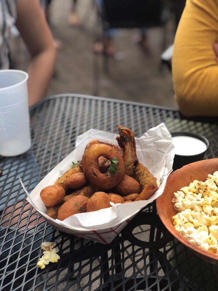 WILL’S NORTHWOODS INN - 217 Photos & 328 Reviews - 3030 N Racine St ...