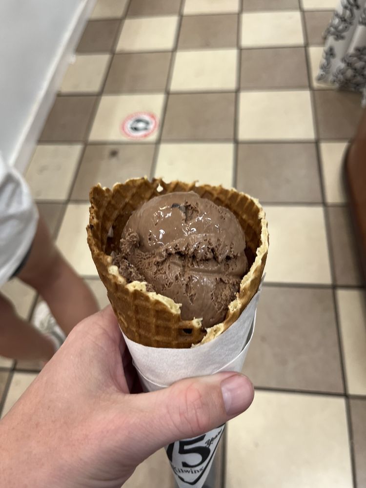 KILWINS ICE CREAM - CHOCOLATE - FUDGE - Updated December 2025 - 107 ...