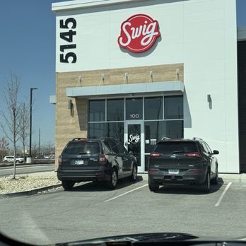 SWIG - Updated October 2025 - 54 Photos & 44 Reviews - 5145 Noggle Way ...