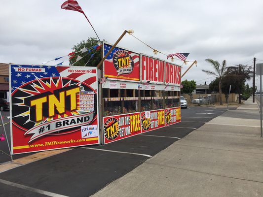 KELLOGG’S TNT FIREWORKS STAND - Updated October 2025 - 25 Photos - 425 ...