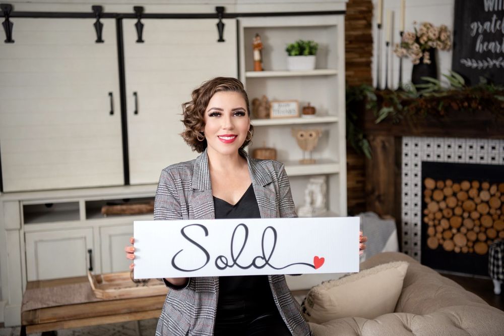 AMBER GUZMAN - REALTOR - Contact Agent - 14 Photos - 630 S 4th St, Las ...