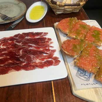 TOMIÑO TABERNA GALLEGA - Updated December 2025 - 1570 Photos & 532 ...