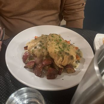 CREMONA - Updated May 2024 - 17 Photos - 109 N Hambden St, Chardon ...