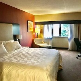 HOLIDAY INN CLINTON - BRIDGEWATER - Updated October 2025 - 139 Photos ...