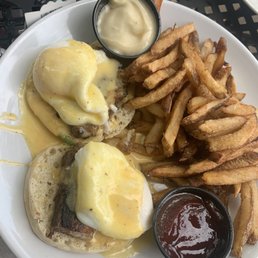 TRAPPEZE PUB - 256 Photos & 498 Reviews - 269 N Hull St, Athens ...