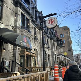POUTINEVILLE - Updated December 2025 - 677 Photos & 653 Reviews - 1365 ...