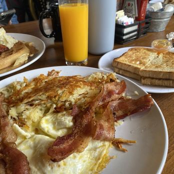 OFF STREET CAFE - Updated May 2024 - 4887 Photos & 3624 Reviews - 11020 ...