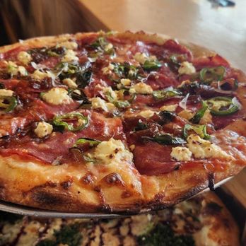 WHITECAPS PIZZA - Updated November 2024 - 471 Photos & 817 Reviews ...