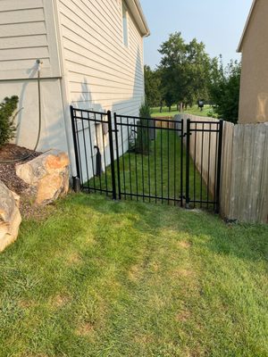 ROYAL FENCE & DESIGN LLC - Updated September 2025 - 37 Photos & 12 ...