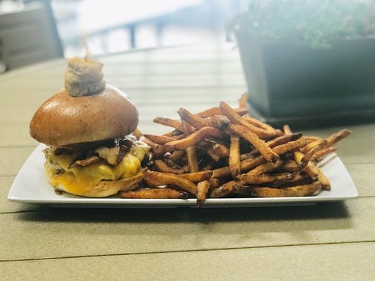 CLEATS BAR & GRILLE - Updated September 2024 - 75 Photos & 25 Reviews ...