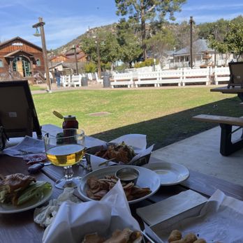 HAMBURGER FACTORY FAMILY RESTAURANT - Updated May 2025 - 718 Photos ...